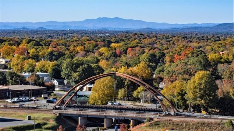 Hickory City Walk ribbon cutting and bridge dedication – Caldwell Journal